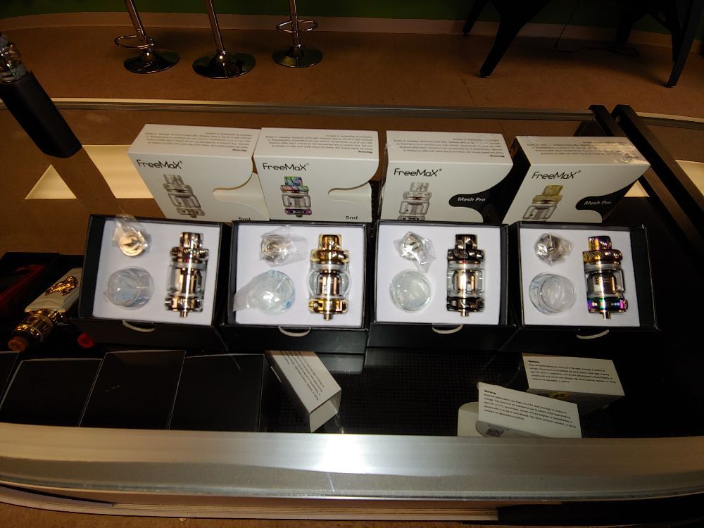 PLANET VAPE - Updated November 2025 - 24 Photos - 894 Brighton Rd ...