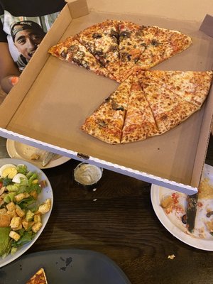 PINHEADS & ALLEY’S ALEHOUSE - Updated July 2025 - 261 Photos & 200 ...