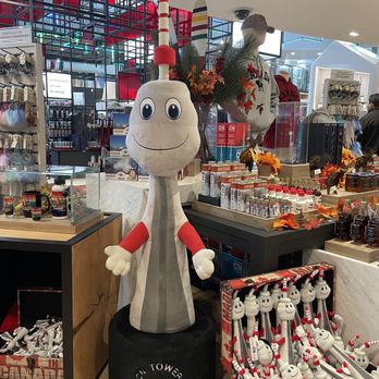 CN TOWER GIFT SHOP - Updated January 2026 - 73 Photos & 11 Reviews ...