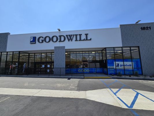GOODWILL OF ORANGE COUNTY - Updated December 2025 - 25 Photos & 29 ...