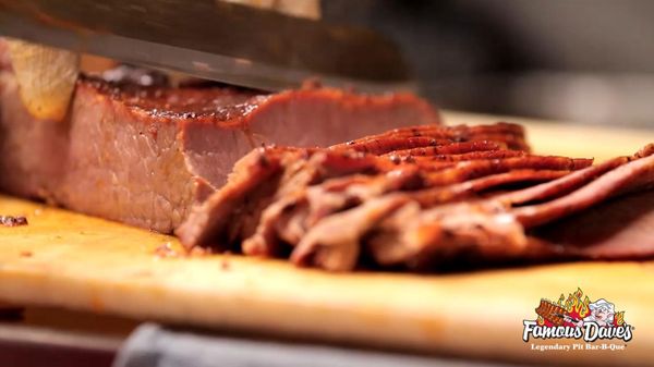 FAMOUS DAVE’S BAR-B-QUE - Updated December 2025 - 517 Photos & 363 ...