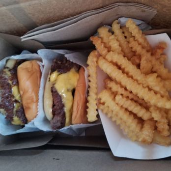 SHAKE SHACK WARWICK - Updated December 2025 - 41 Photos & 26 Reviews ...