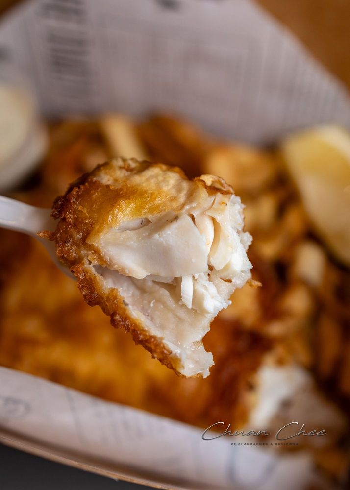 GIL’S FISH & CHIPPERIE - Updated December 2025 - 15 Photos - 220 Yonge ...