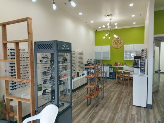 FAMILY TREE EYE CARE - Updated October 2025 - 10 Photos & 28 Reviews ...