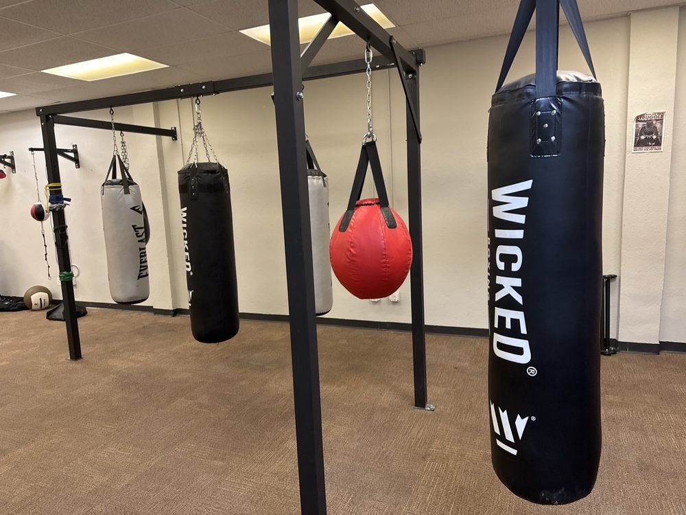 ER STUDIOS BOXING AND FITNESS - Updated March 2025 - 422 S A St, Oxnard ...