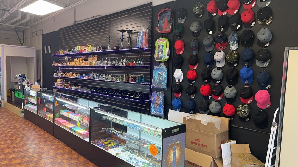 TUFF PUFF SMOKE SHOP - Updated August 2025 - 151 Illinois 38, Elburn ...