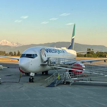 ABBOTSFORD INTERNATIONAL AIRPORT - YXX - Updated April 2025 - 37 Photos ...
