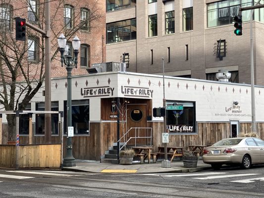 LIFE OF RILEY TAVERN - Updated December 2025 - 138 Photos & 318 Reviews ...