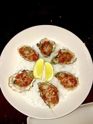 SHUCKERS OYSTER BAR - 600 Photos & 563 Reviews - 411 University St ...