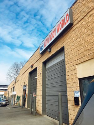 AUTO BODY WORLD - Updated December 2025 - 25 Photos & 92 Reviews - 9425 ...