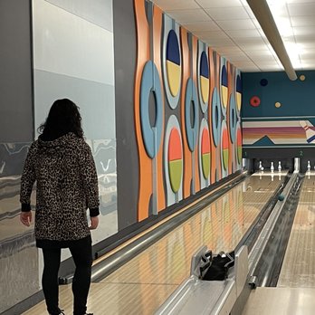 CHINOOK BOWLADROME - Updated January 2026 - 12 Photos - 1-6455 MacLeod ...