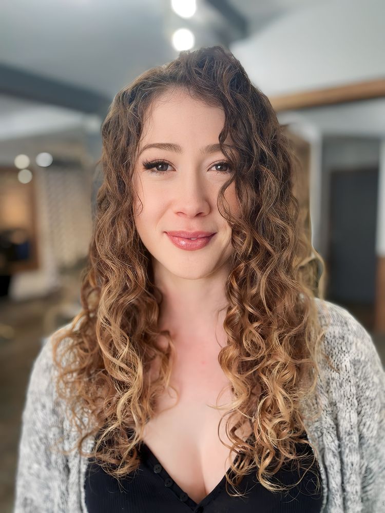 THE CURL STUDIO - Updated January 2026 - 18 Photos - 2713 C Dunsmuir Avenue, Cumberland, British ...