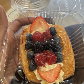 MR BAKER BAKERY & CAFE - Updated August 2024 - 954 Photos & 710 Reviews ...