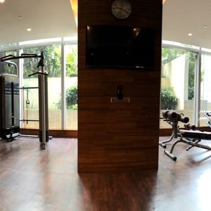 SKY DECK VIEW BAR - 12 Photos & 16 Reviews - Lounges - Muralla Cor ...