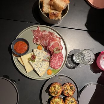 THE BEESWING - Updated June 2024 - 15 Photos - 24a Minshull St ...