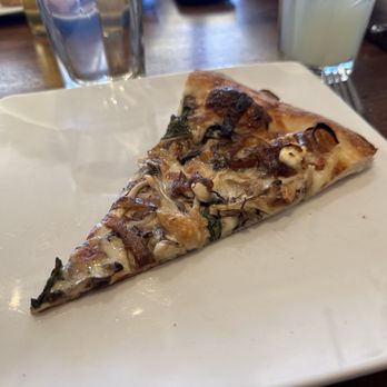 WHITECAPS PIZZA - Updated November 2024 - 467 Photos & 817 Reviews ...