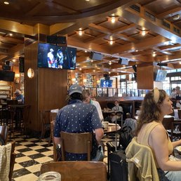 LUXBAR - Updated January 2026 - 1055 Photos & 1278 Reviews - 18 East ...