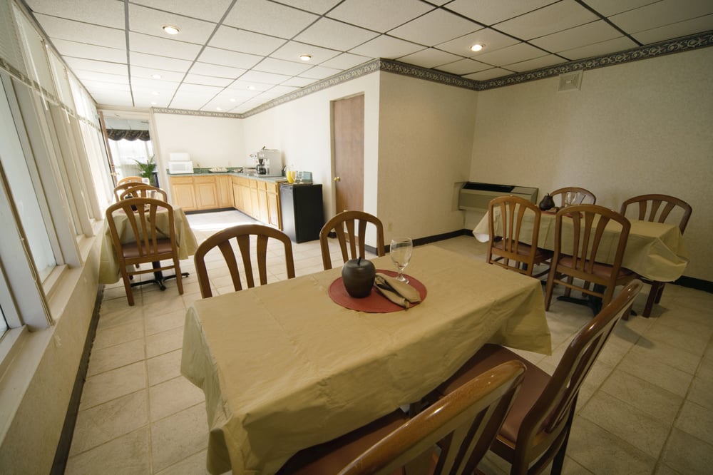 AMERICAS BEST VALUE INN - Updated October 2025 - 5016 S Amherst Hwy ...