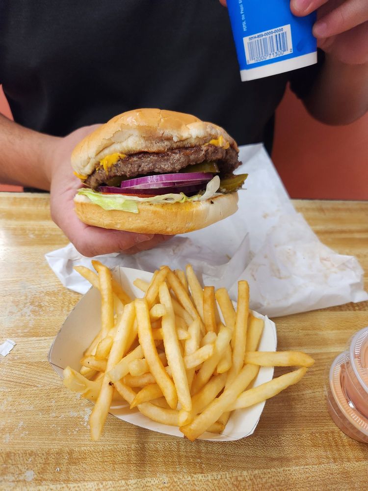 BARTELS GIANT BURGER - Updated July 2025 - 69 Photos & 214 Reviews - 75 Lake Blvd E, Redding ...