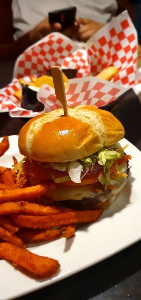 RED ROBIN GOURMET BURGERS AND BREWS - 166 Photos & 95 Reviews - 5710 S ...
