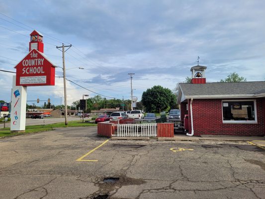 COUNTRY SCHOOL RESTAURANT - Updated August 2025 - 26 Photos & 46 ...