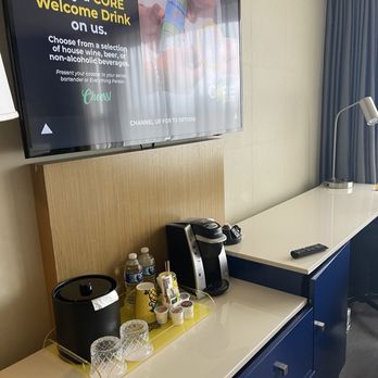 STAYPINEAPPLE, HOTEL ROSE, DOWNTOWN PORTLAND - Updated November 2025 ...