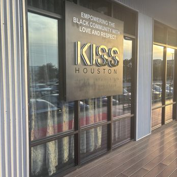 KISS - Updated August 2024 - 938 Photos & 534 Reviews - 2313 Edwards St ...