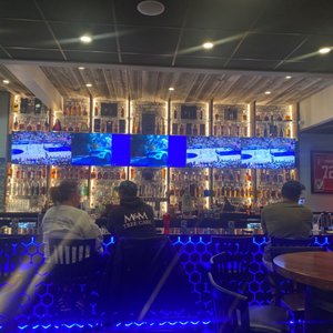 BULLWINKLES AT THE GALLERIA - 36 Photos & 28 Reviews - 18900 W ...