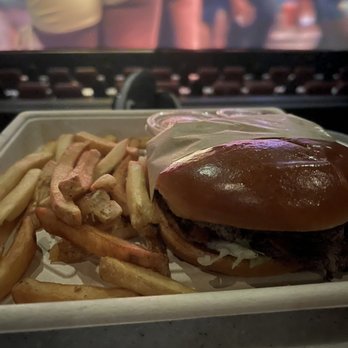 AMC DINE-IN FULLERTON 20 - Updated July 2024 - 1013 Photos & 1137 ...