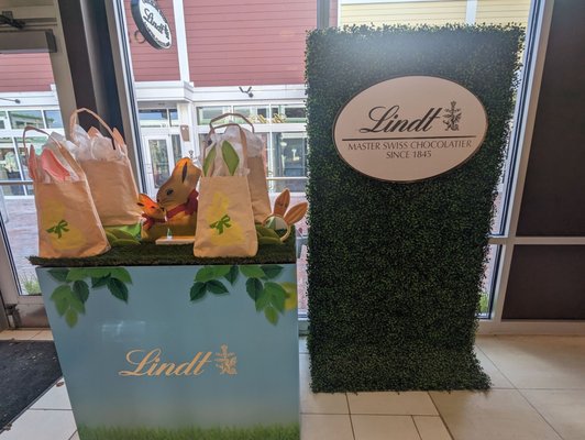LINDT CHOCOLATE SHOP - Updated October 2025 - 15 Main St, Freeport ...