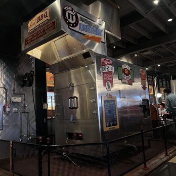 LUCILLE’S SMOKEHOUSE BAR-B-QUE - Updated December 2024 - 2461 Photos ...