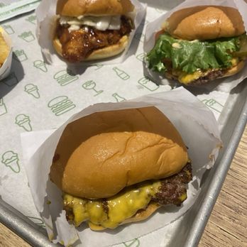 SHAKE SHACK BIRMINGHAM - Updated September 2025 - 217 Photos & 238 ...