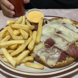 TOM’S RESTAURANT - 617 Photos & 832 Reviews - 2880 Broadway, New York ...