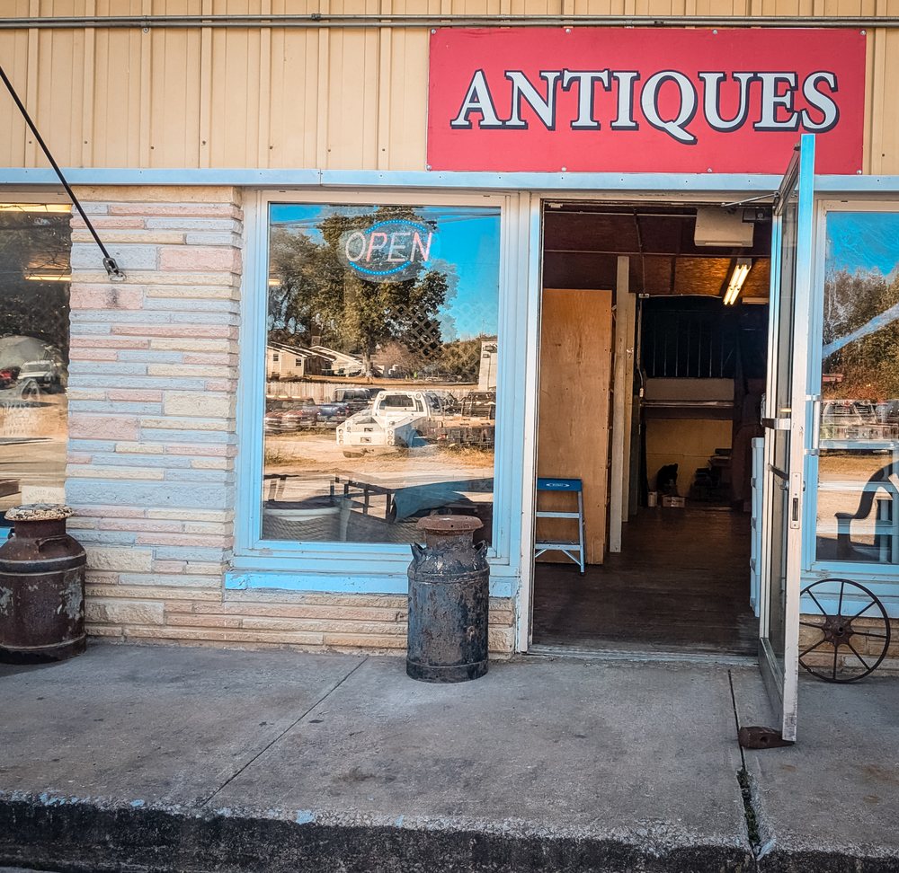 BARNES TOWN & COUNTRY FLEA MARKET - Updated September 2025 - 8240 MO ...