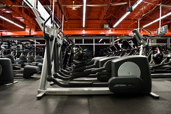 PRO GYM - Updated December 2025 - 28 Photos & 14 Reviews - 8770 Boul ...