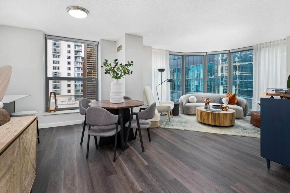 SHOREHAM AND TIDES - Updated December 2025 - 360 E South Water St ...