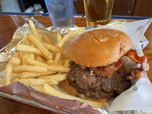 THE JOB PUBLIC HOUSE - Updated August 2025 - 319 E Walnut St ...