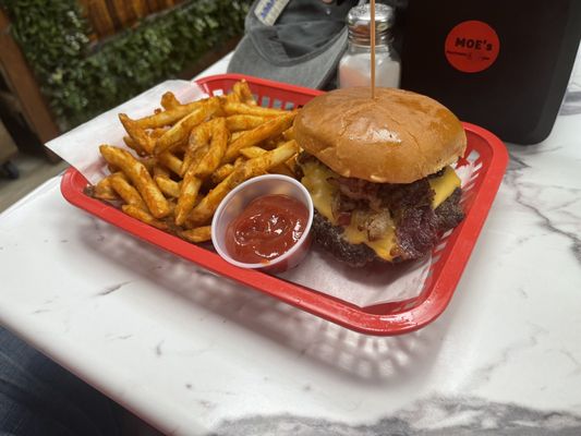 MOE’S PASTRAMI & BURGER - Updated August 2024 - 19 Photos & 31 Reviews ...