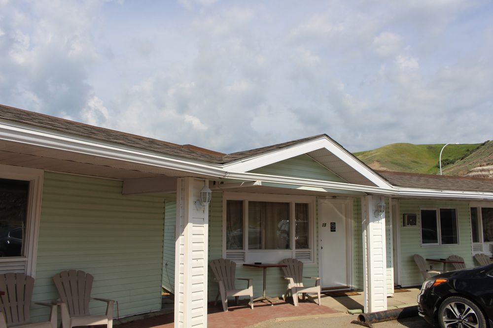 BADLANDS MOTEL - Updated January 2026 - 801 North Dinosaur Trail ...