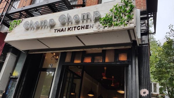 CHOMP CHOMP THAI KITCHEN - 69 Photos & 34 Reviews - 78 E 1st St, New ...
