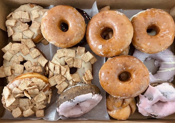 GLAZED DOUGHNUTS - Updated May 2025 - 312 Photos & 221 Reviews - 24 ...