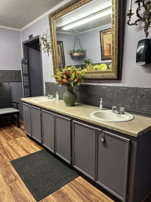 THE ANTIQUE GALLERY OF HOUSTON - Updated December 2025 - 238 Photos ...