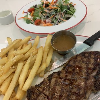 STRAT CAFÉ - Updated June 2024 - 403 Photos & 266 Reviews - 2000 Las ...