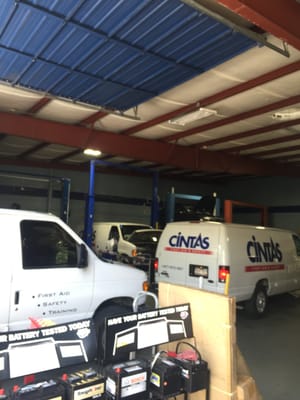 UNIVERSAL AUTO CENTER - Updated November 2025 - 57 Photos & 60 Reviews ...