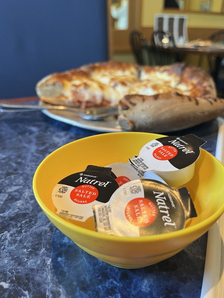 PIZZERIA LE GRAND CONSTANT - Updated May 2026 - 10 Photos - 2711 Saint ...