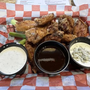 COUNTY ROAD ICE HOUSE - 369 Photos & 278 Reviews - 100 E 14th St ...