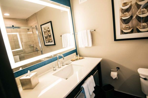 DOUBLETREE BY HILTON LUBBOCK UNIVERSITY AREA - Updated June 2025 - 75 ...