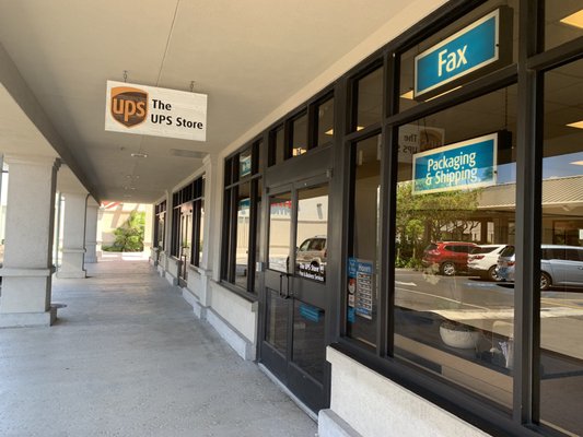 THE UPS STORE - Updated May 2025 - 40 Photos & 48 Reviews - 153 E ...