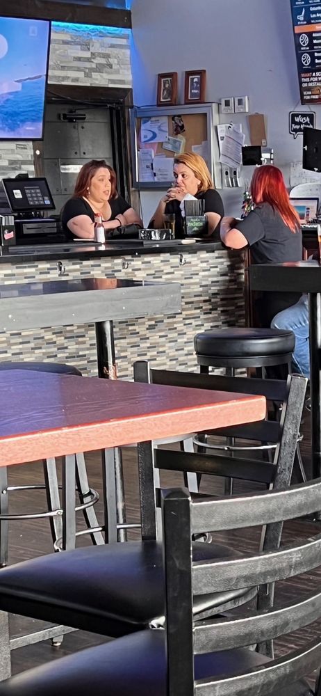 IGUANAS BAR - Updated May 2024 - 175 Photos & 253 Reviews - 8528 ...