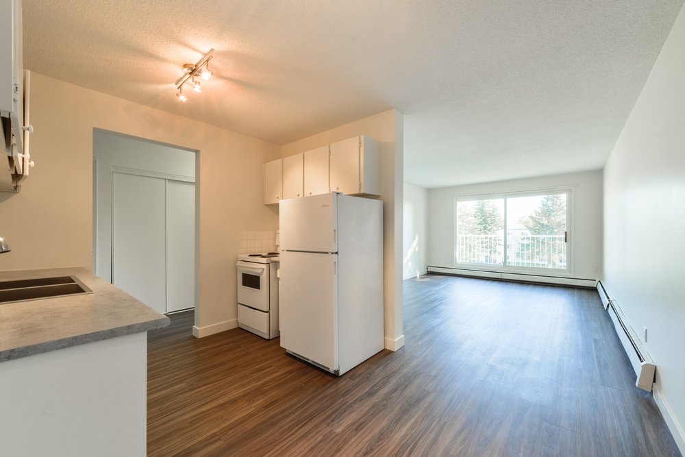 VARSITY SQUARE APARTMENTS - Updated December 2025 - 14 Photos - 4515 ...